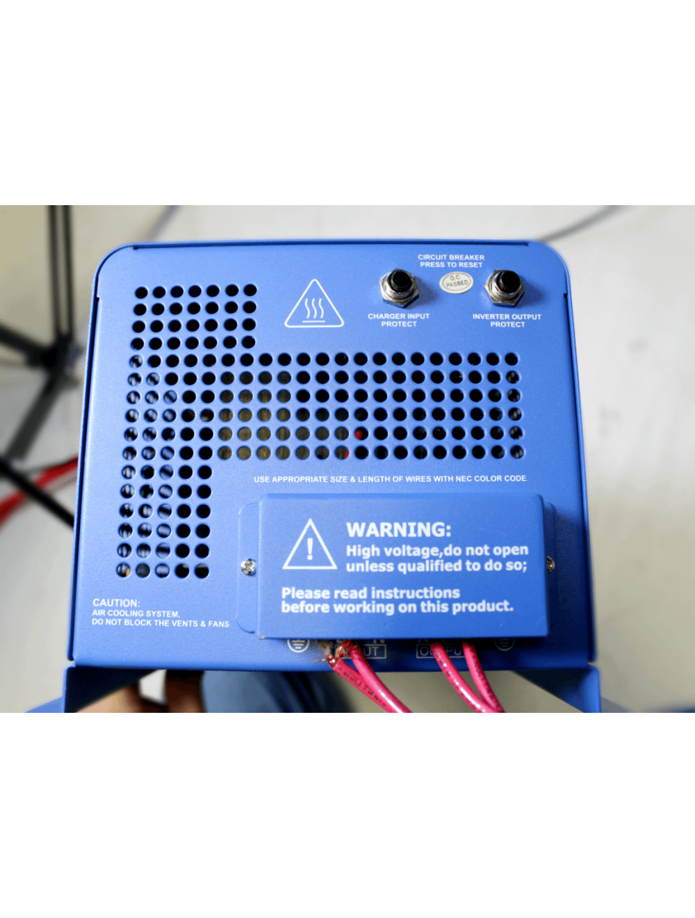 2000 Watt Pure Sine Inverter Charger 12Vdc to 120Vac Output and Battery ...